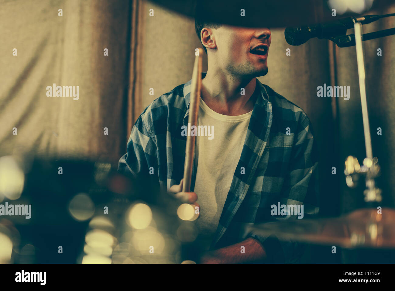 Man singing in microphone hi-res stock photography and images - Alamy