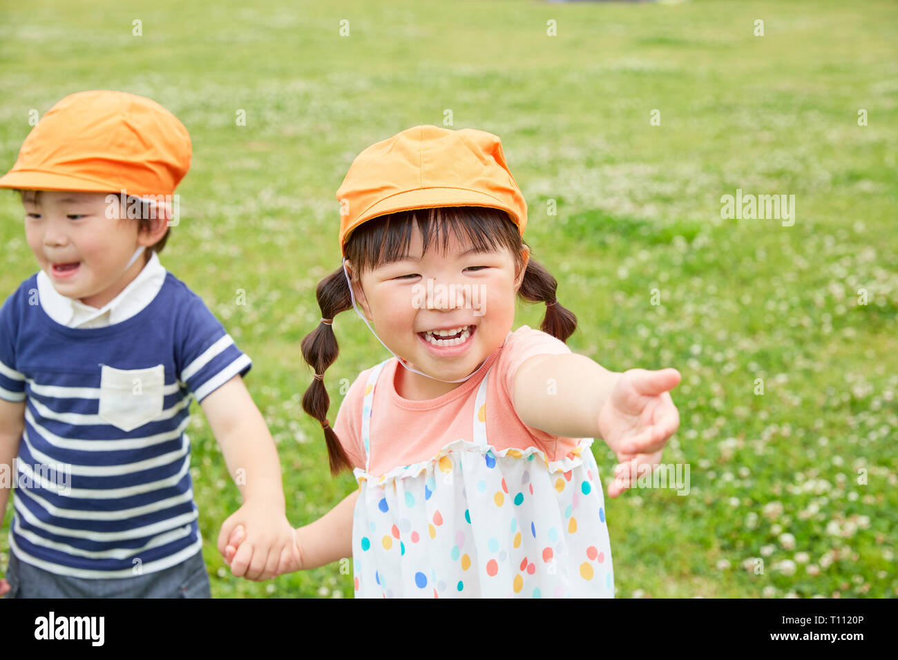 Japanese kids excursion hi-res stock photography and images - Alamy