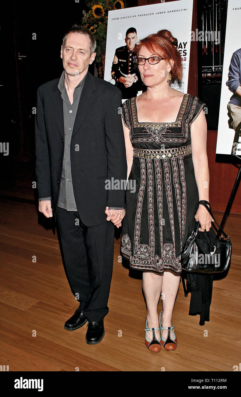 Steve buscemi wife hi-res stock photography and images - Alamy