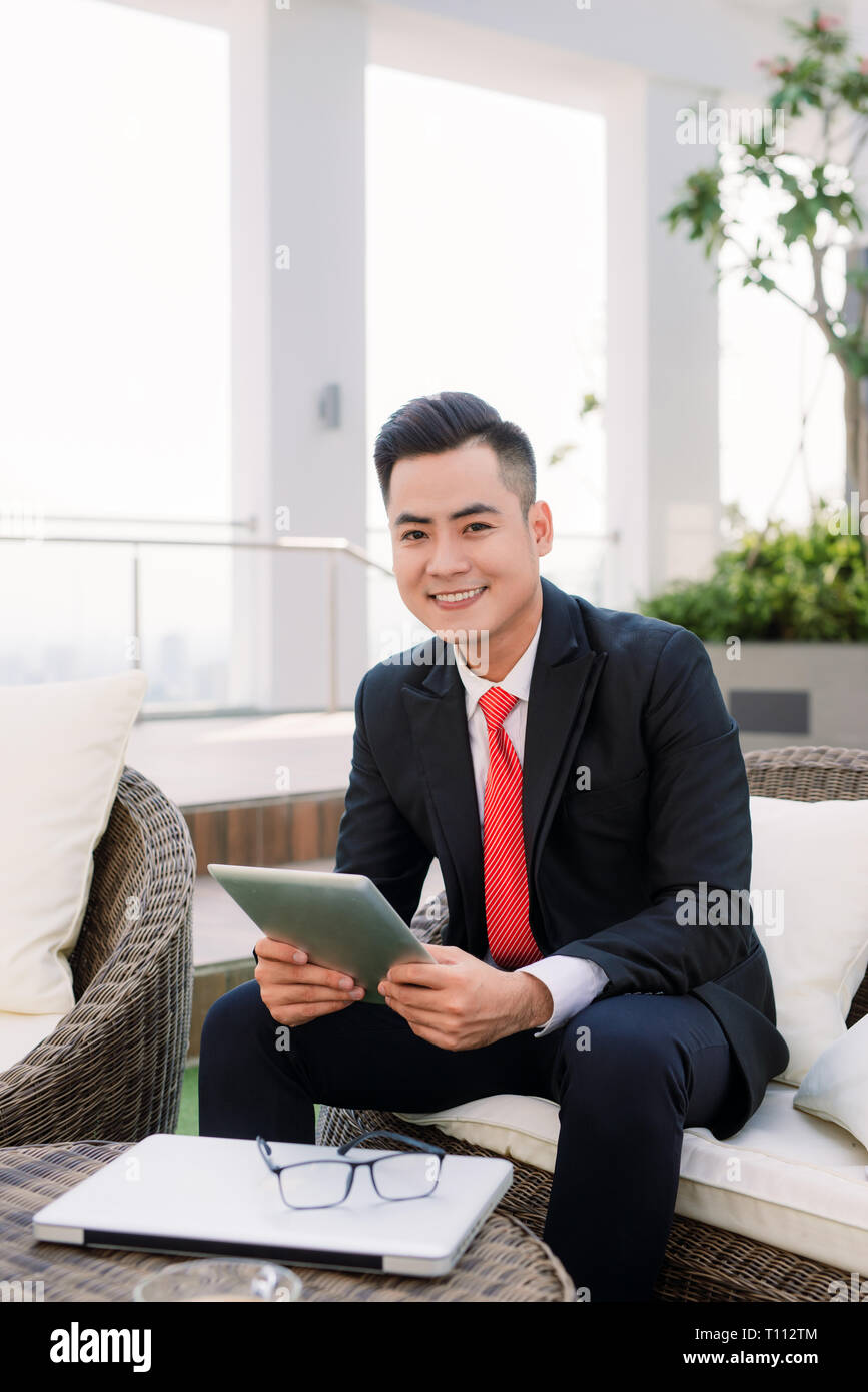 Modern coffee shop hi-res stock photography and images - Alamy