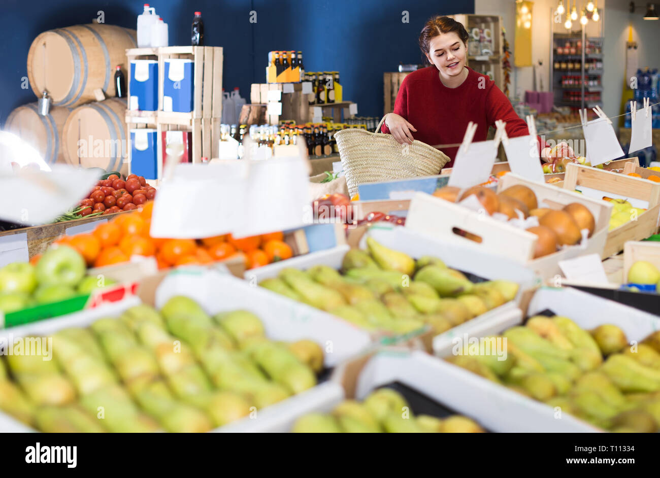 Teen selecting food hi-res stock photography and images - Alamy