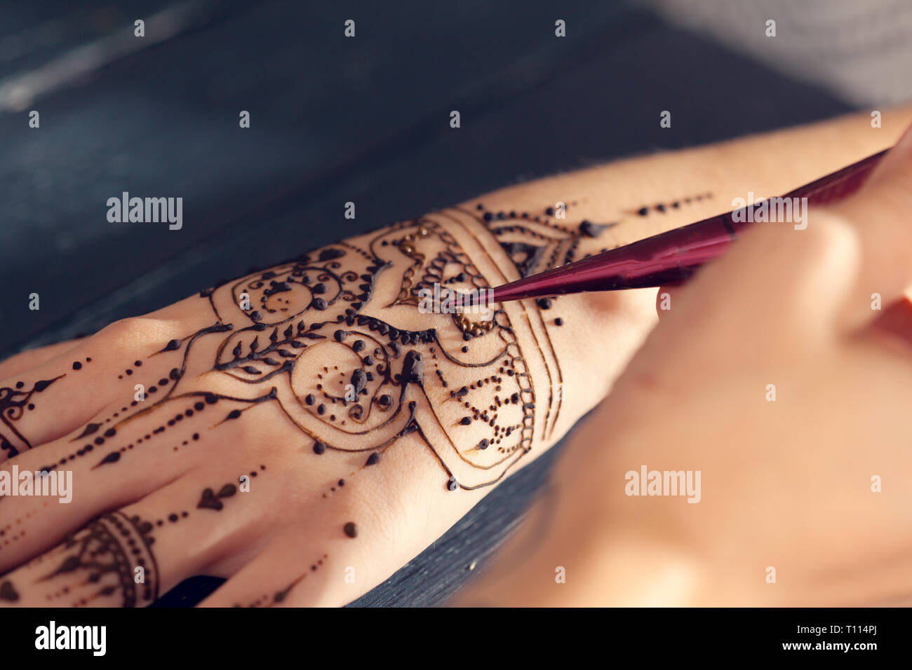 Process of applying mehndi on female hands Stock Photo - Alamy