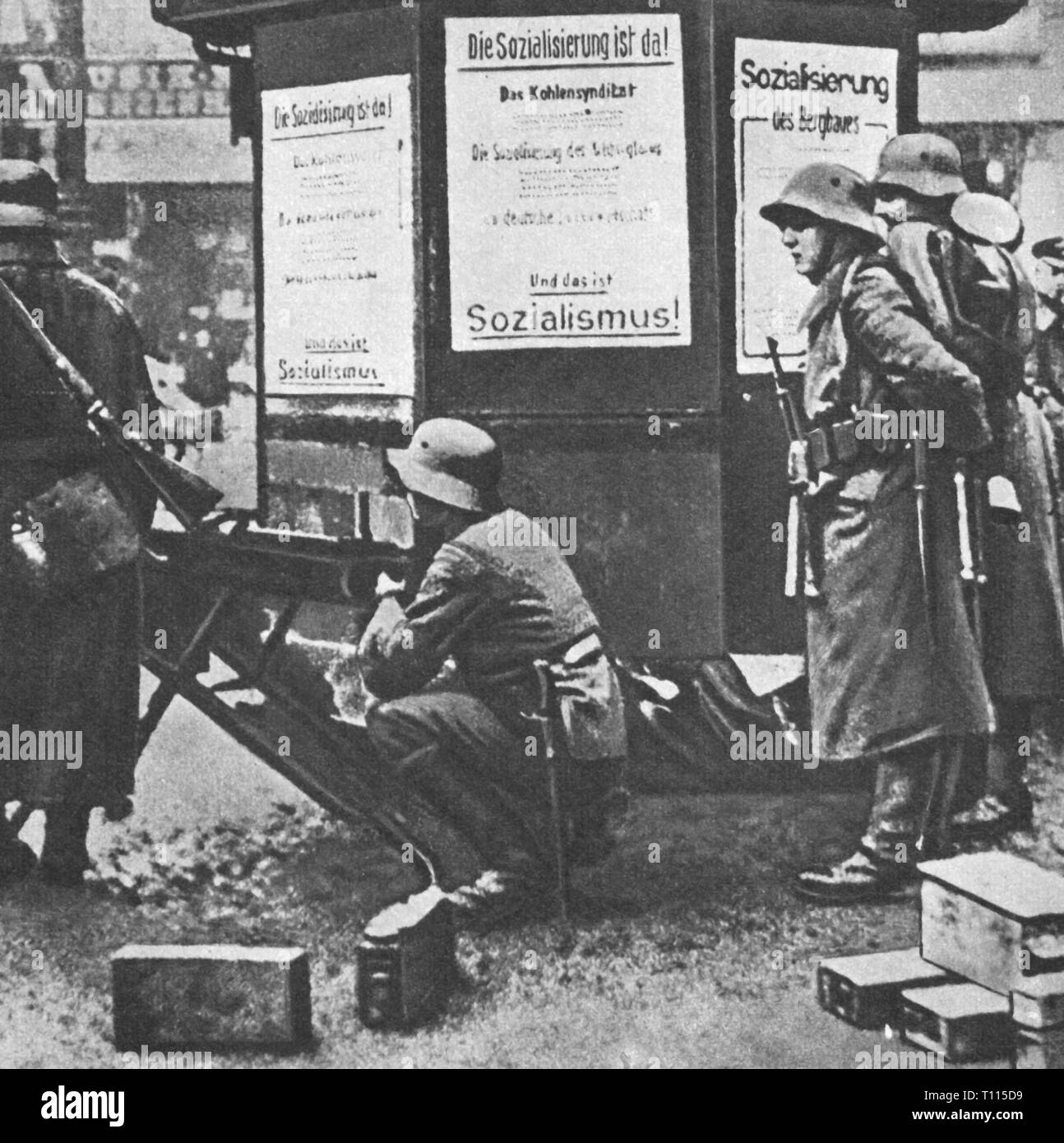 November 1918 german soldier hi-res stock photography and images - Alamy