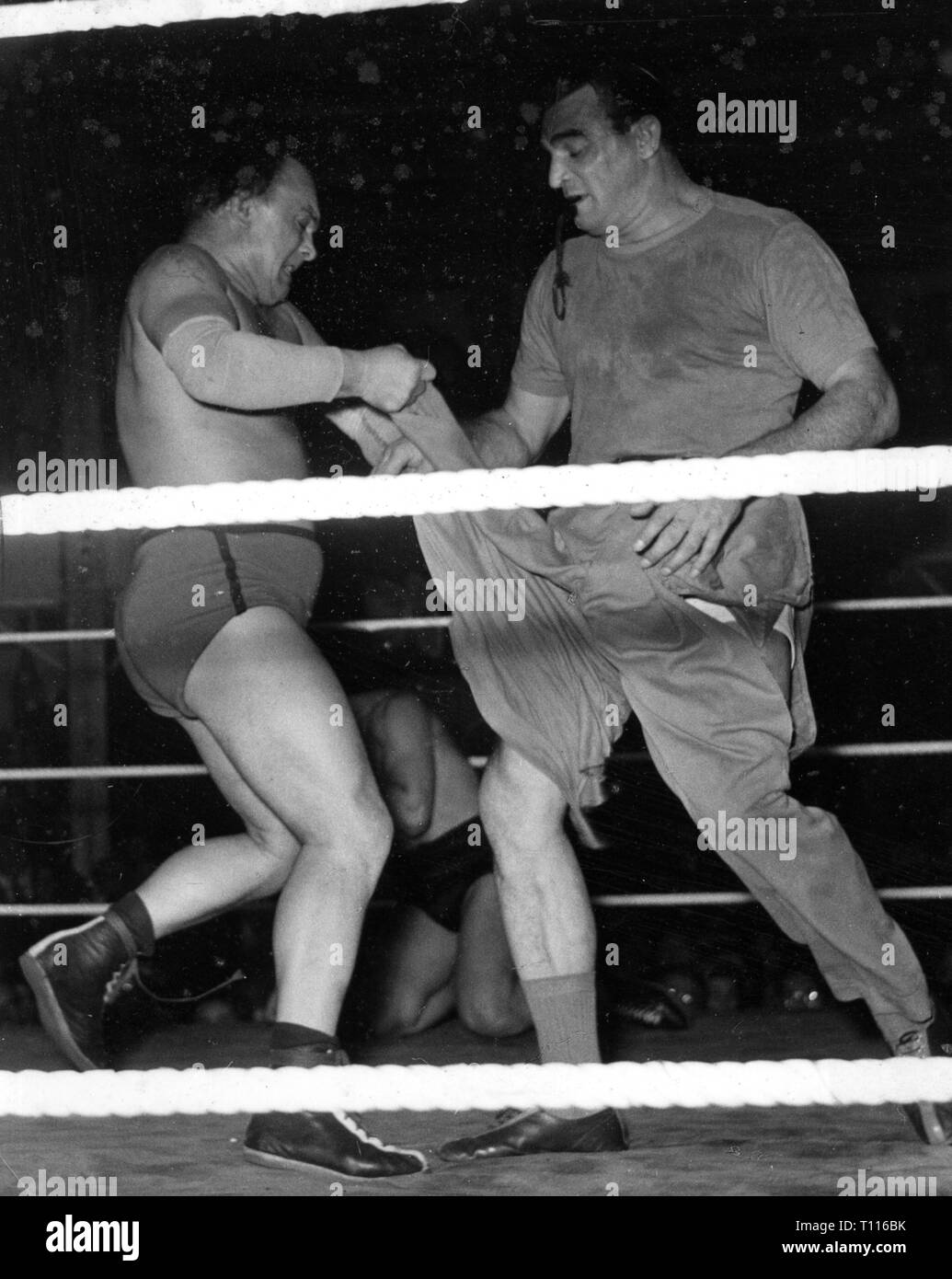 1950s wrestling hi-res stock photography and images - Alamy