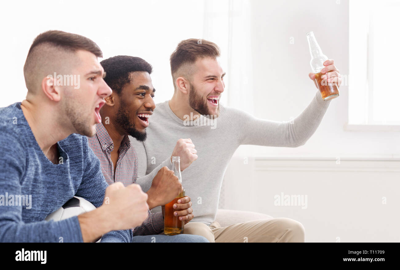 Friends tv cheering hi-res stock photography and images - Alamy