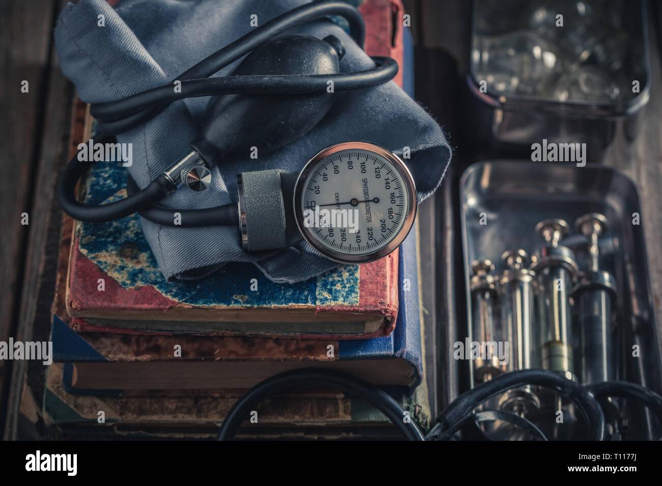 Retro sphygmomanometer blood pressure hi-res stock photography and ...