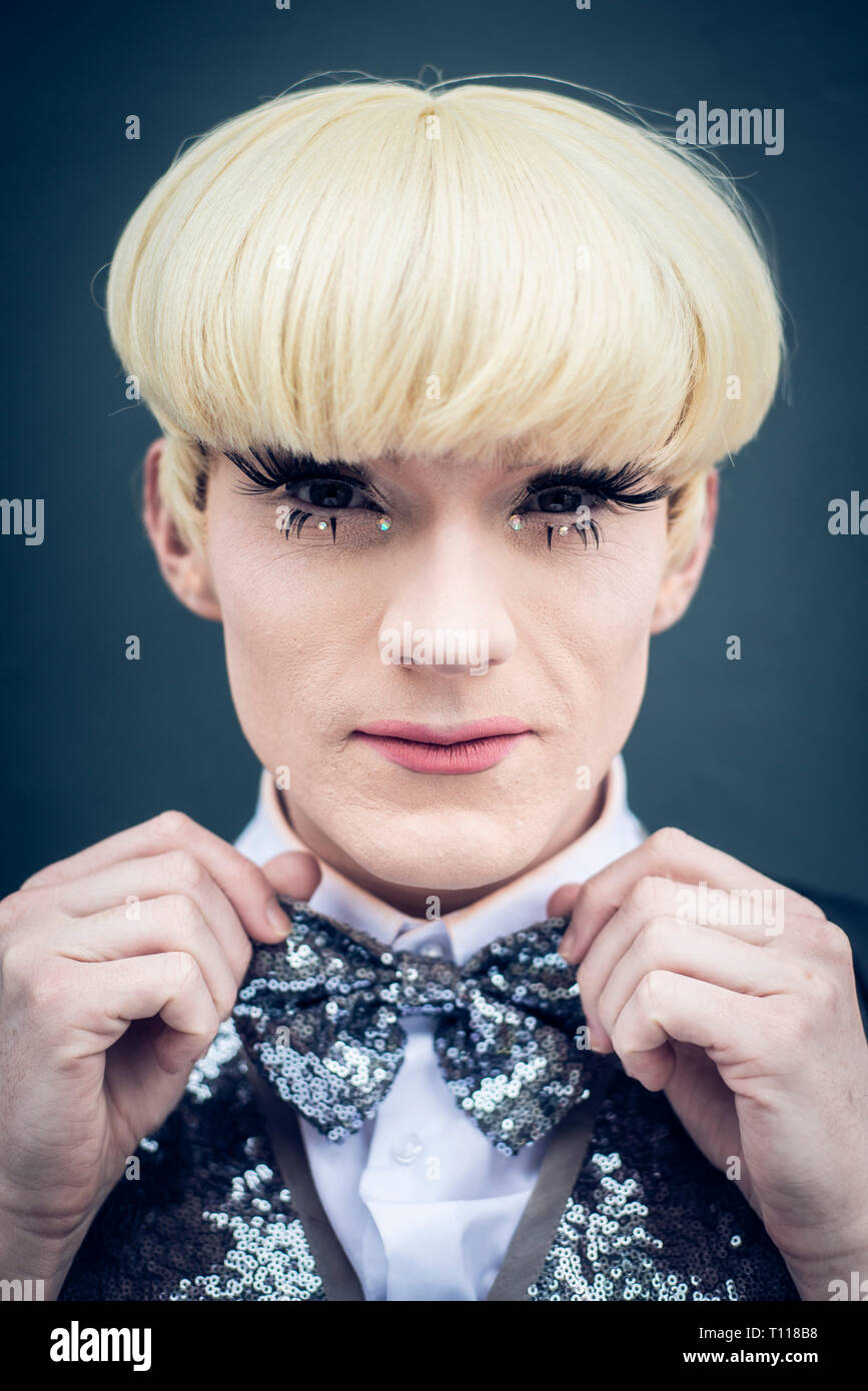 Drag performer hi-res stock photography and images - Alamy
