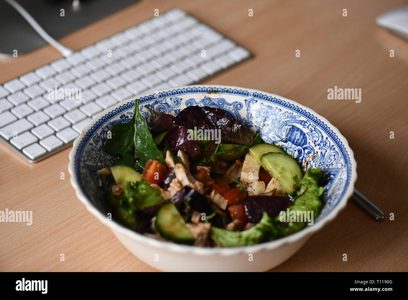 Working Lunch in front of two iMac screens Stock Photo - Alamy