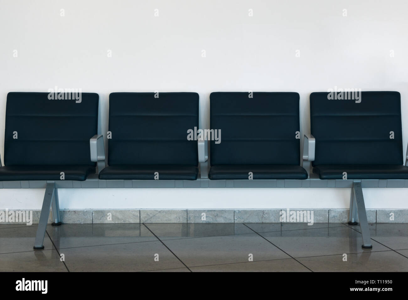 empty public seating waiting room Stock Photo - Alamy