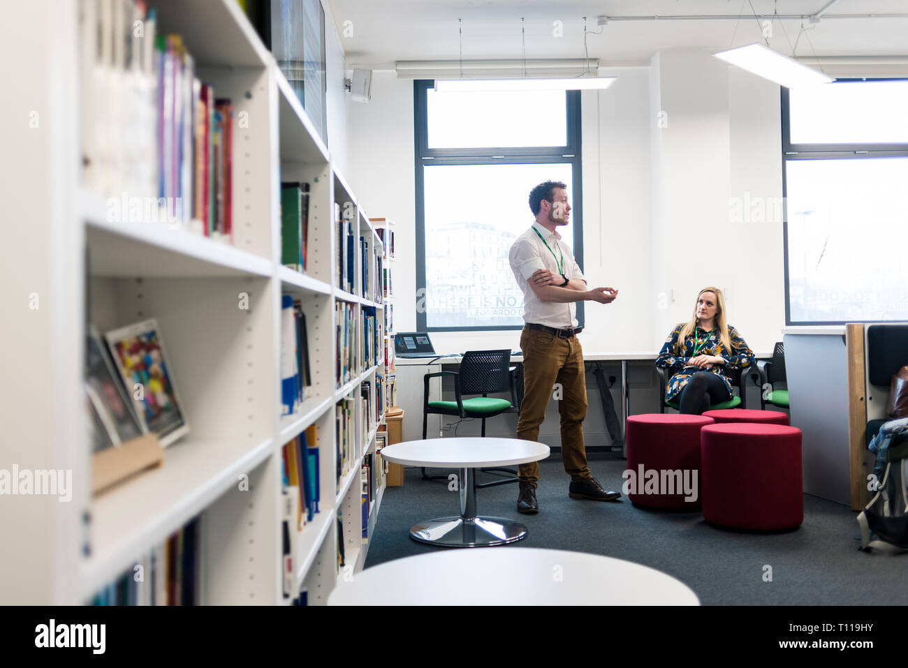 a talk to students in a college library Stock Photo - Alamy