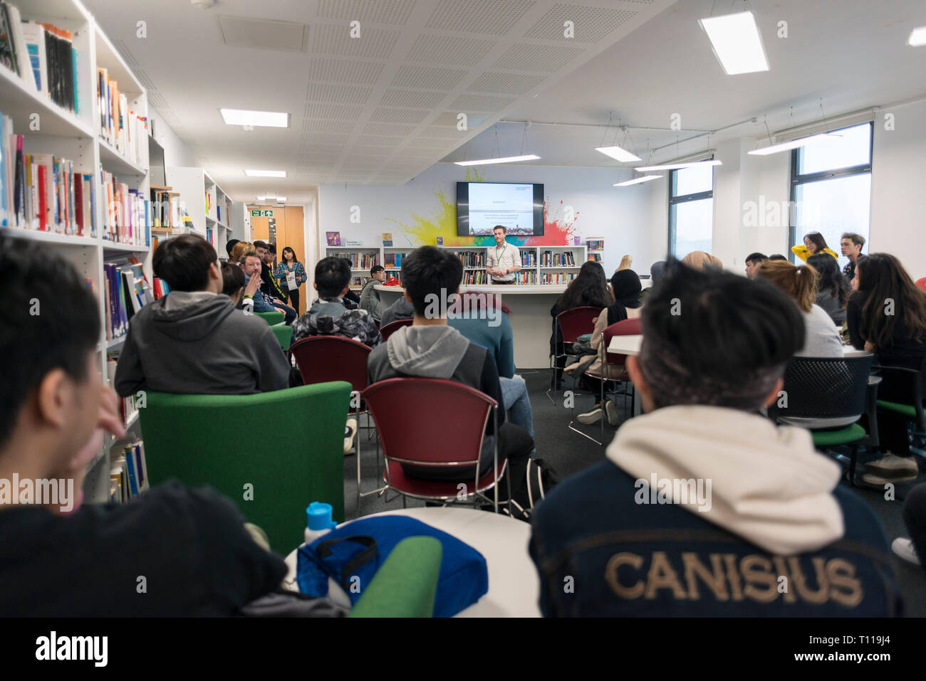 a talk to students in a college library Stock Photo - Alamy
