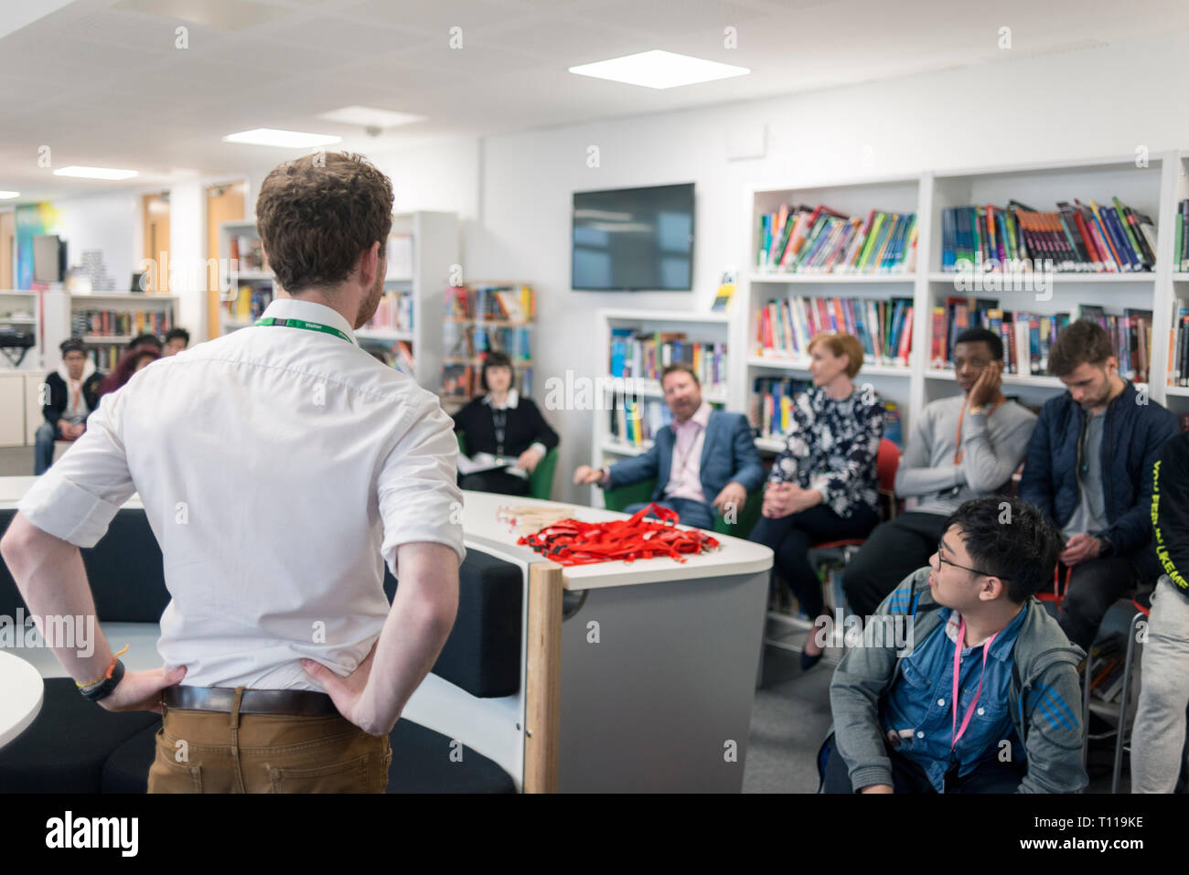 a talk to students in a college library Stock Photo - Alamy