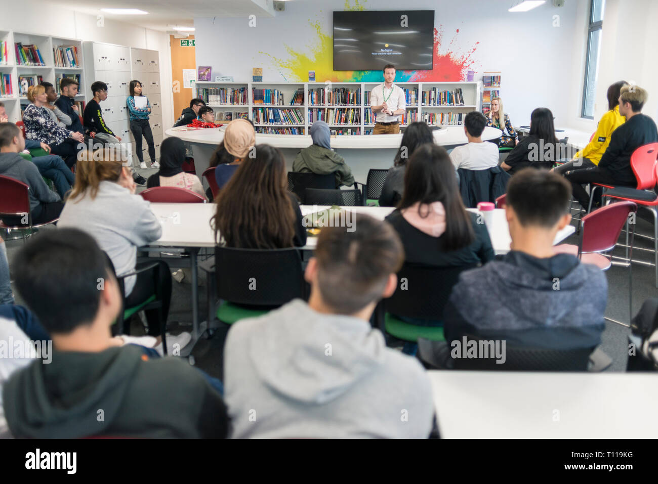 a talk to students in a college library Stock Photo - Alamy