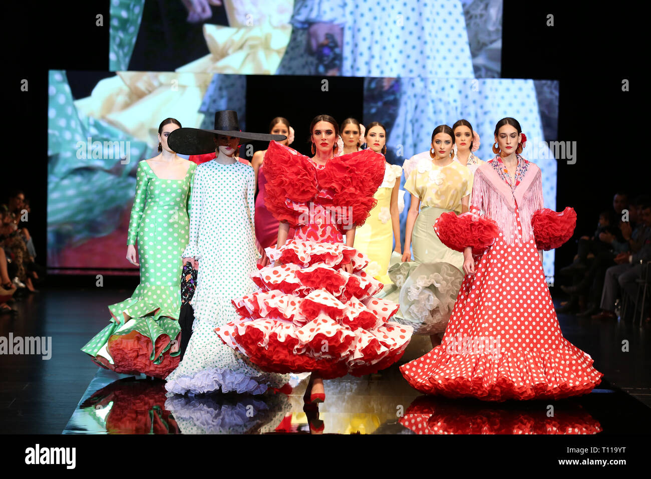 Models on the catwalk Stock Photo - Alamy