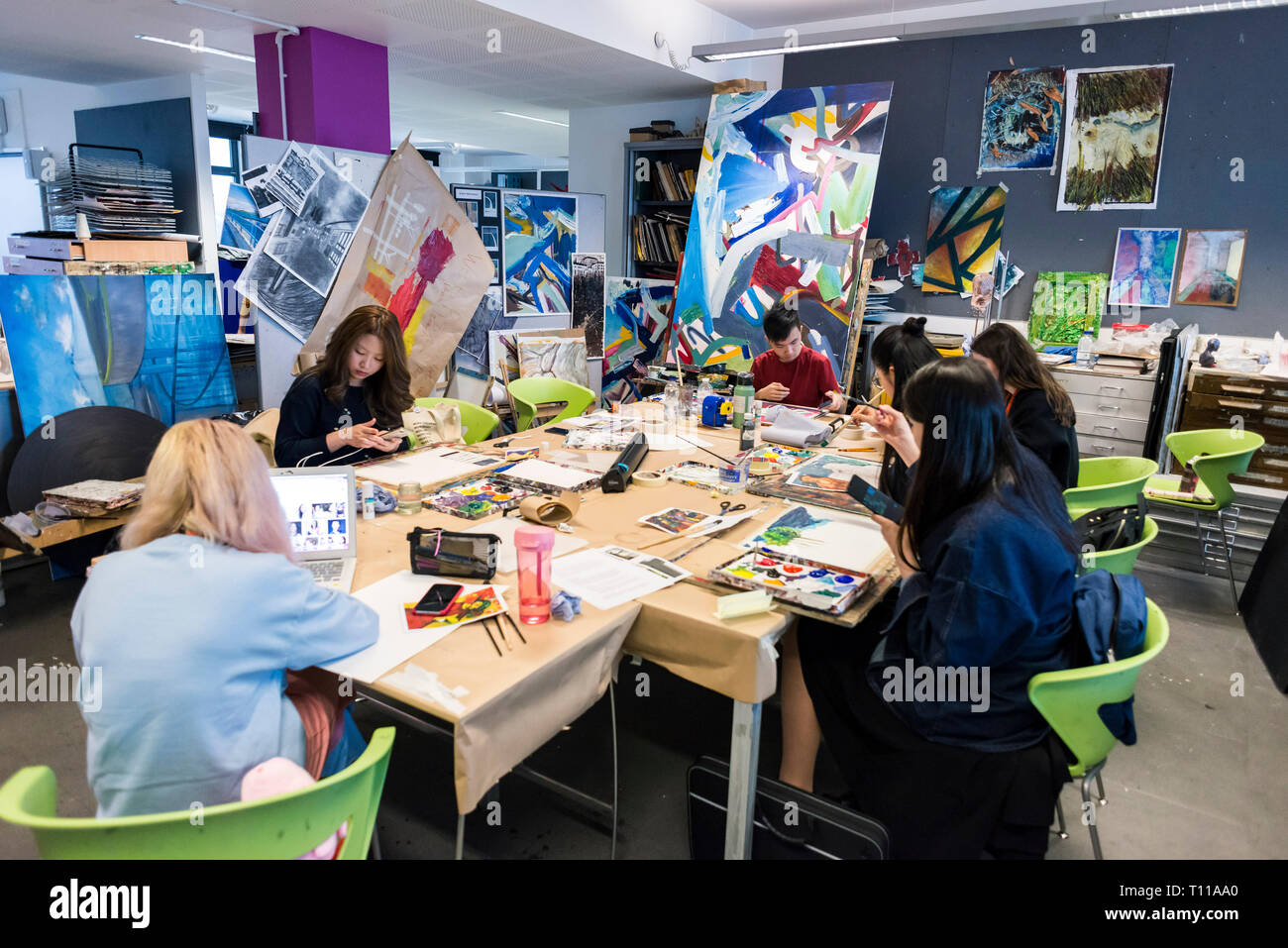 photos in an art lesson in the art class of a college with lots of ...
