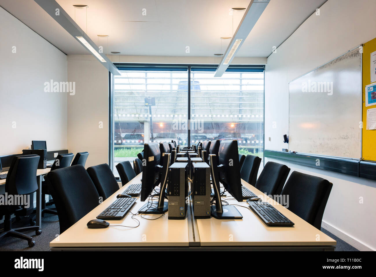 Empty classroom and computer hi-res stock photography and images - Alamy