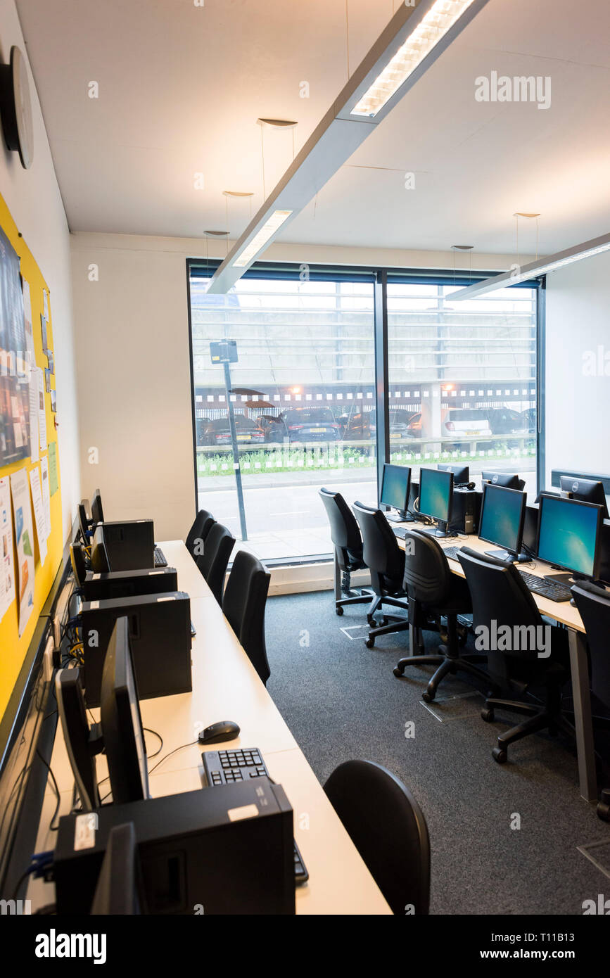 Empty classroom and computer hi-res stock photography and images - Alamy