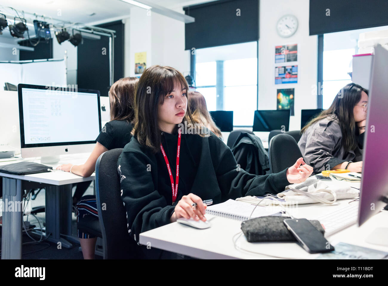 School classroom full computers hi-res stock photography and images - Alamy