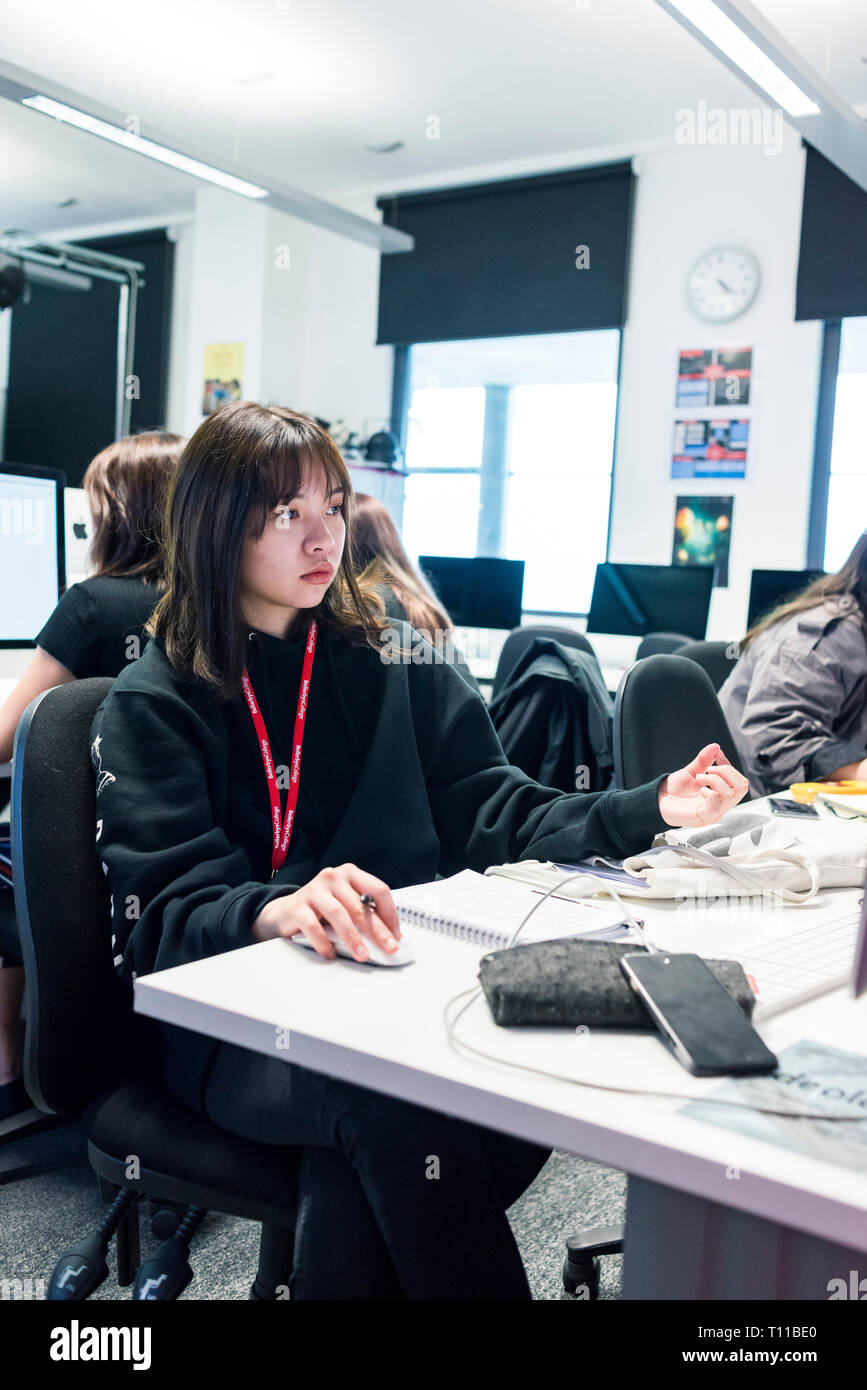 School classroom full computers hi-res stock photography and images - Alamy
