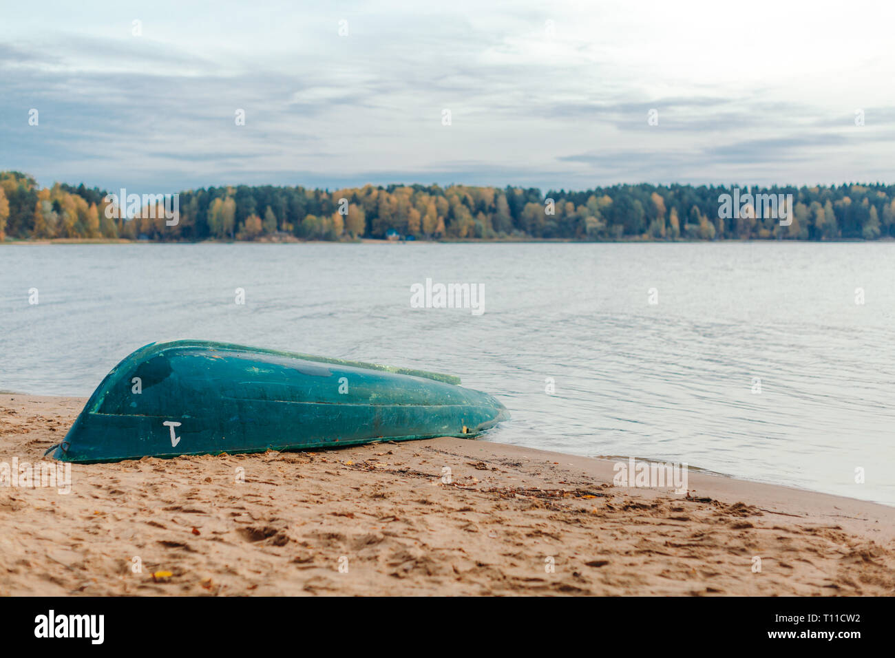 Sandy river bank hi-res stock photography and images - Alamy