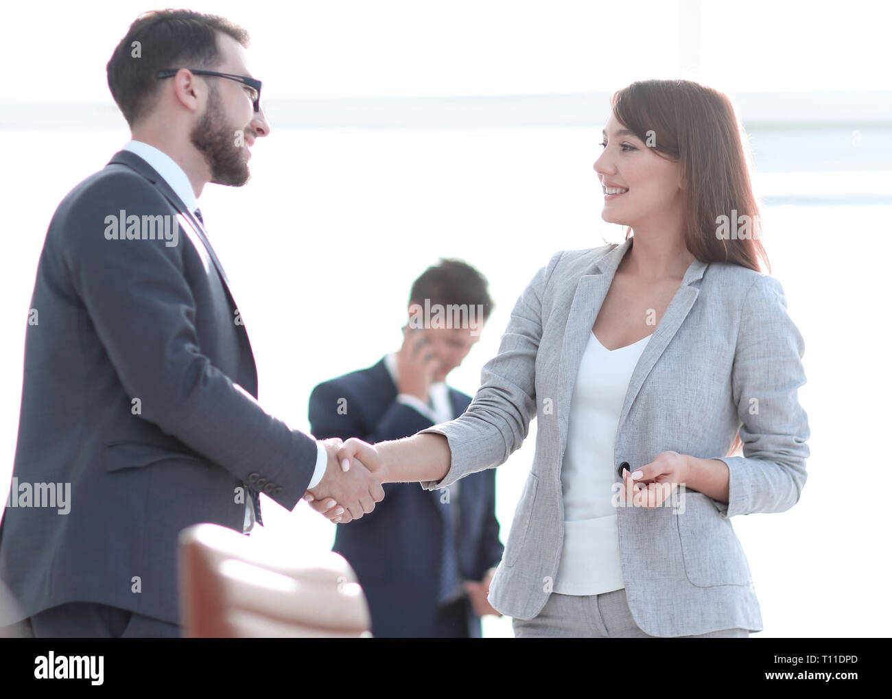 handshake between colleagues in the workplace Stock Photo - Alamy