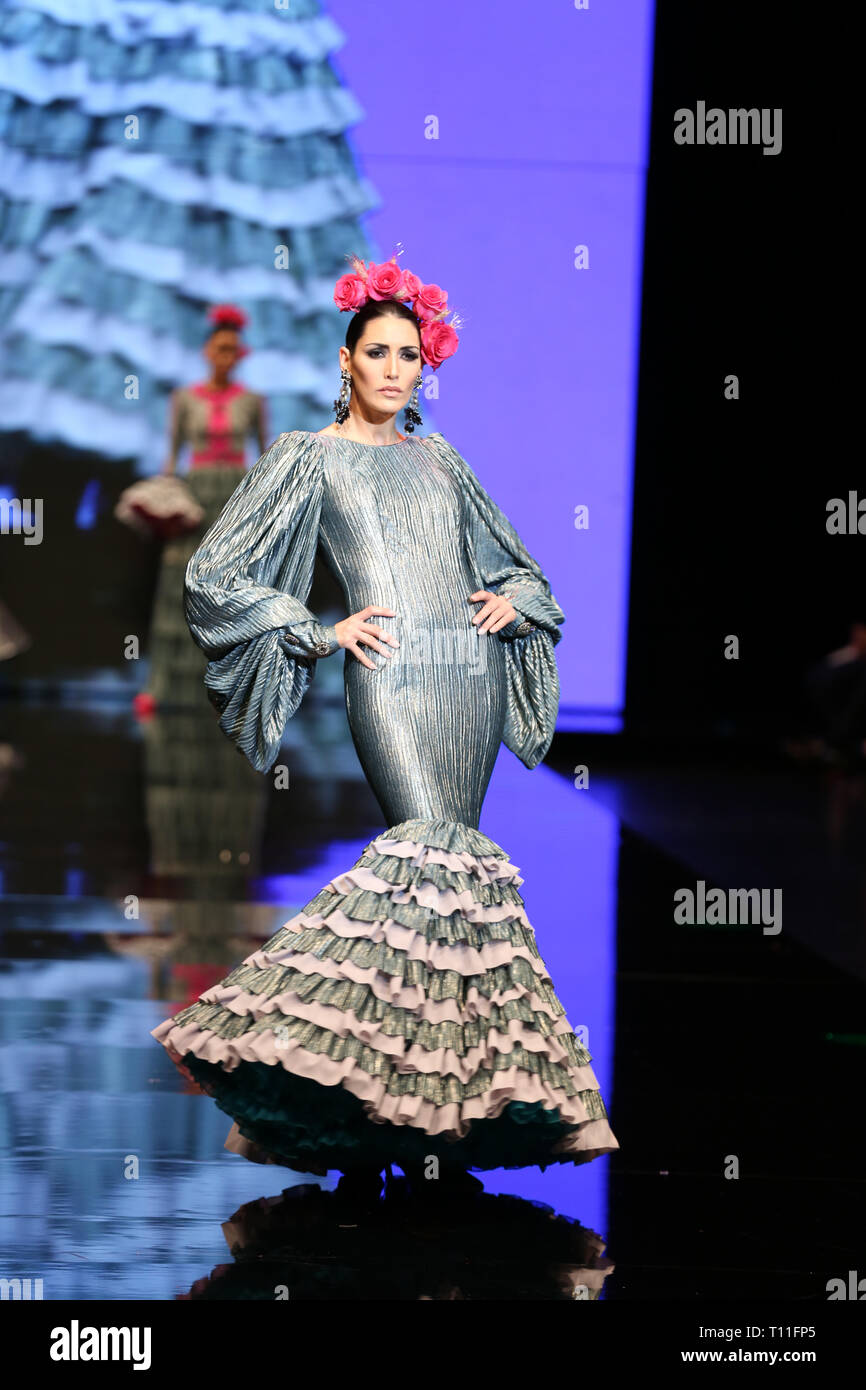 Model on the catwalk Stock Photo - Alamy