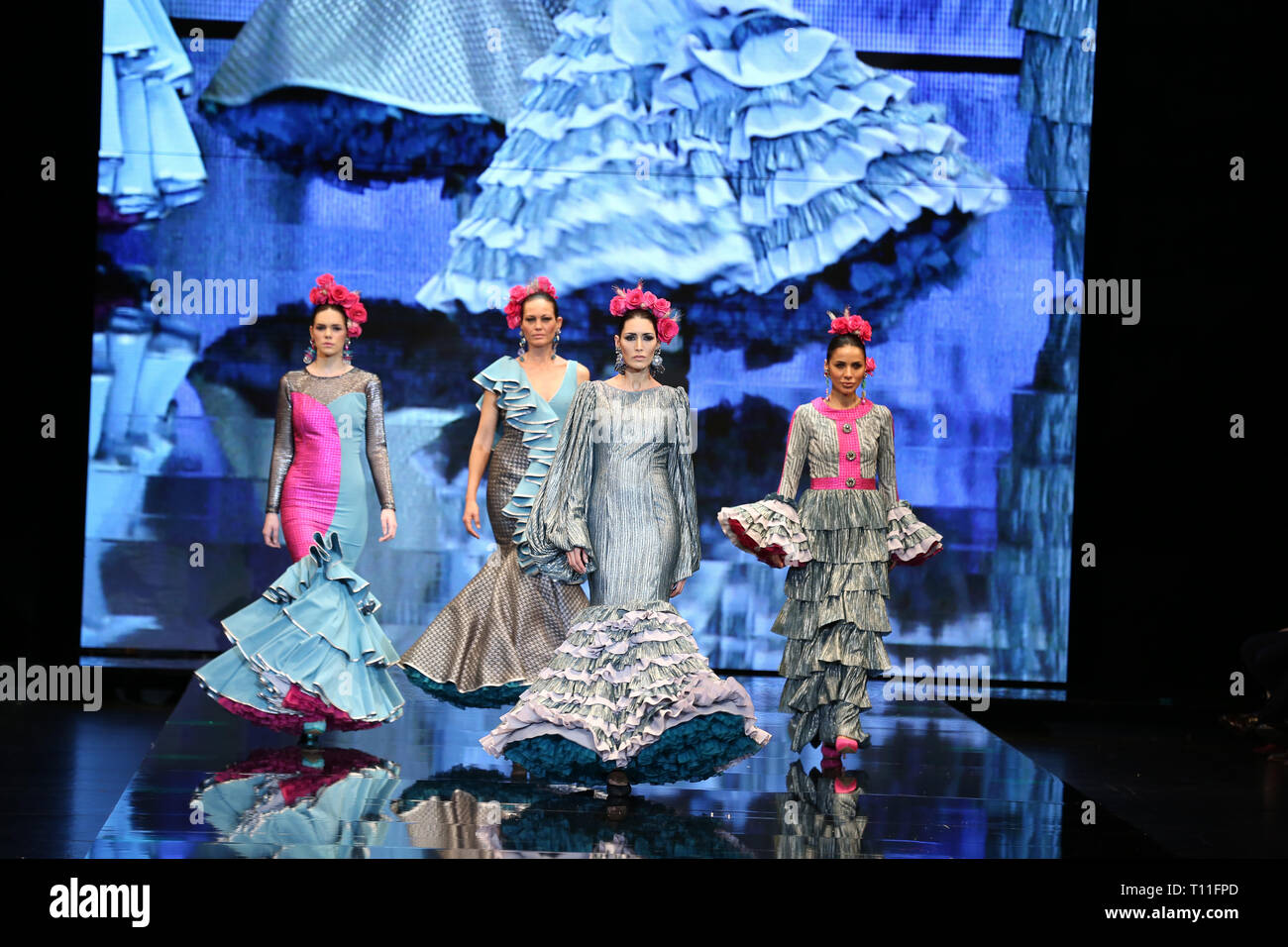 Models on the catwalk Stock Photo - Alamy