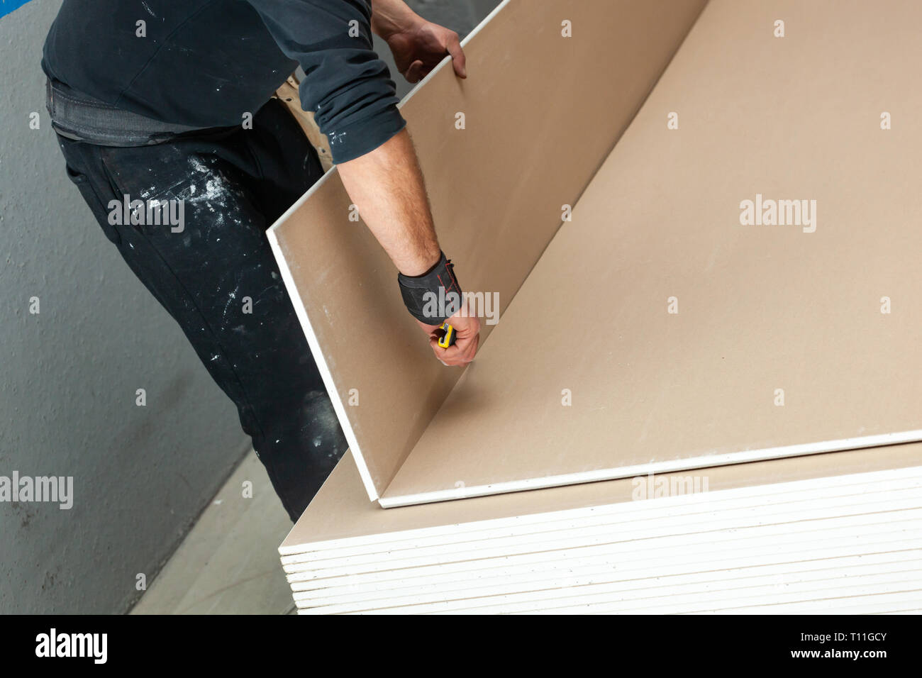 Worker at work in the construction of a plasterboard wall Stock Photo ...