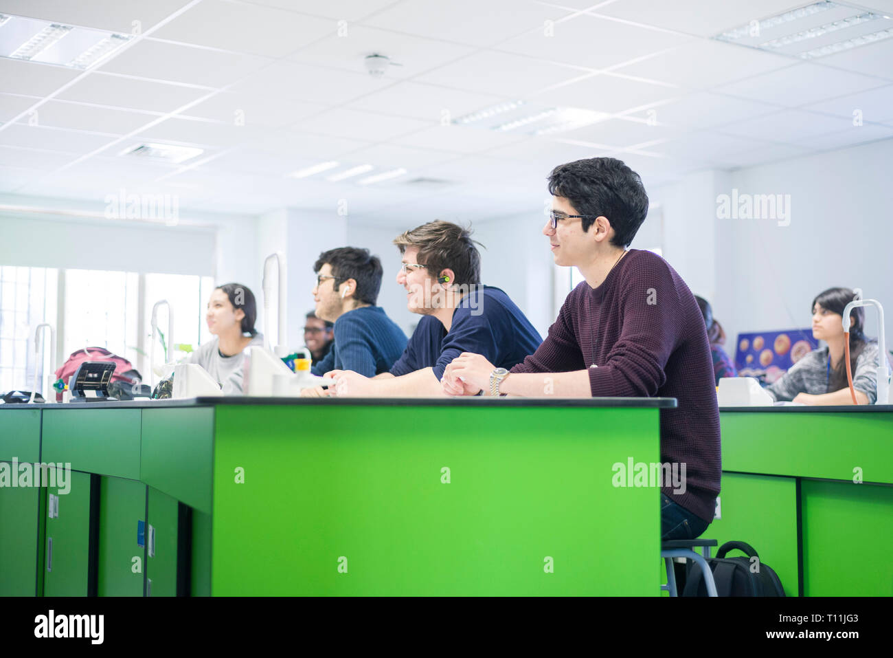 Science laboratory students hi-res stock photography and images - Alamy