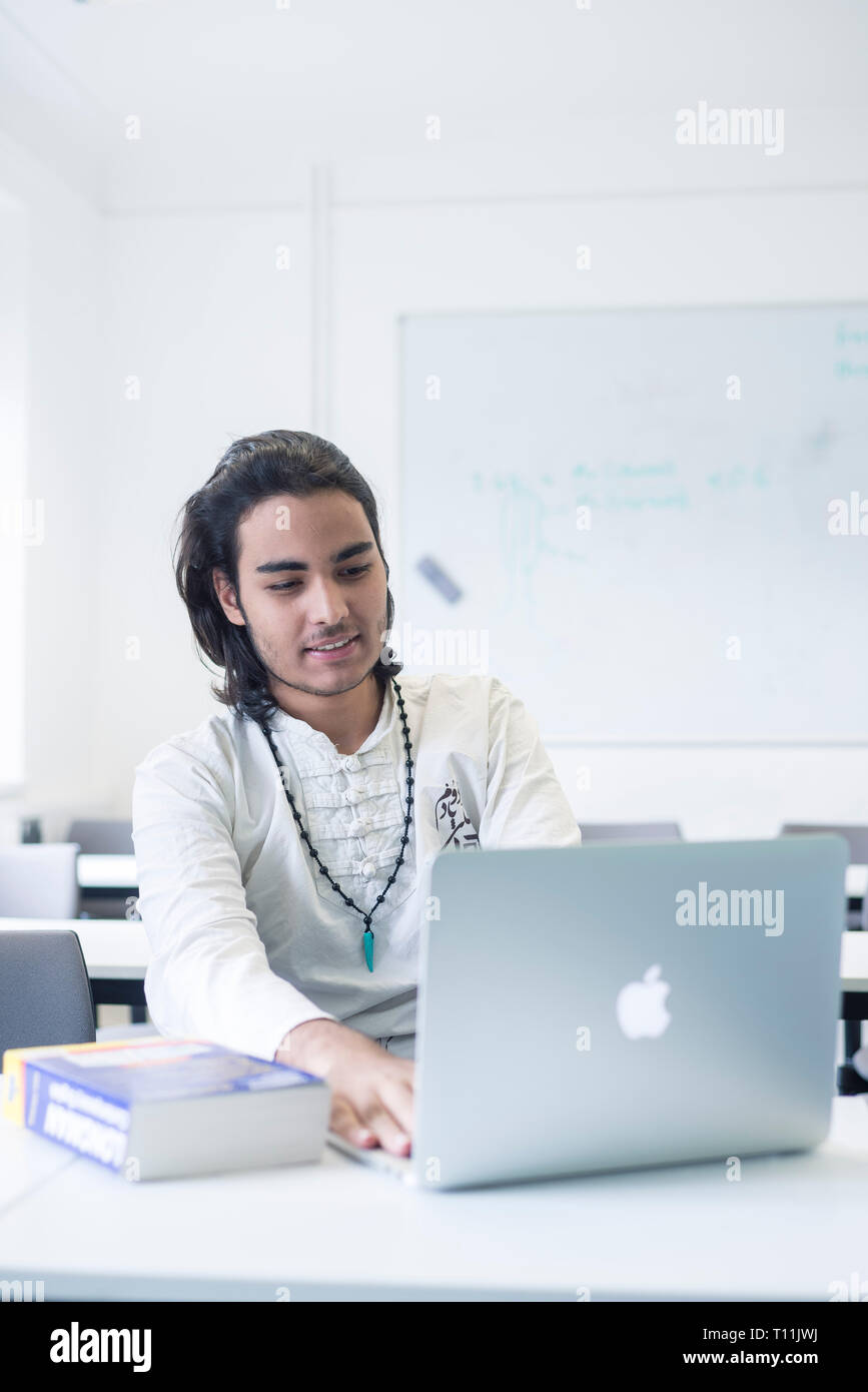 Arabic classroom hi-res stock photography and images - Alamy