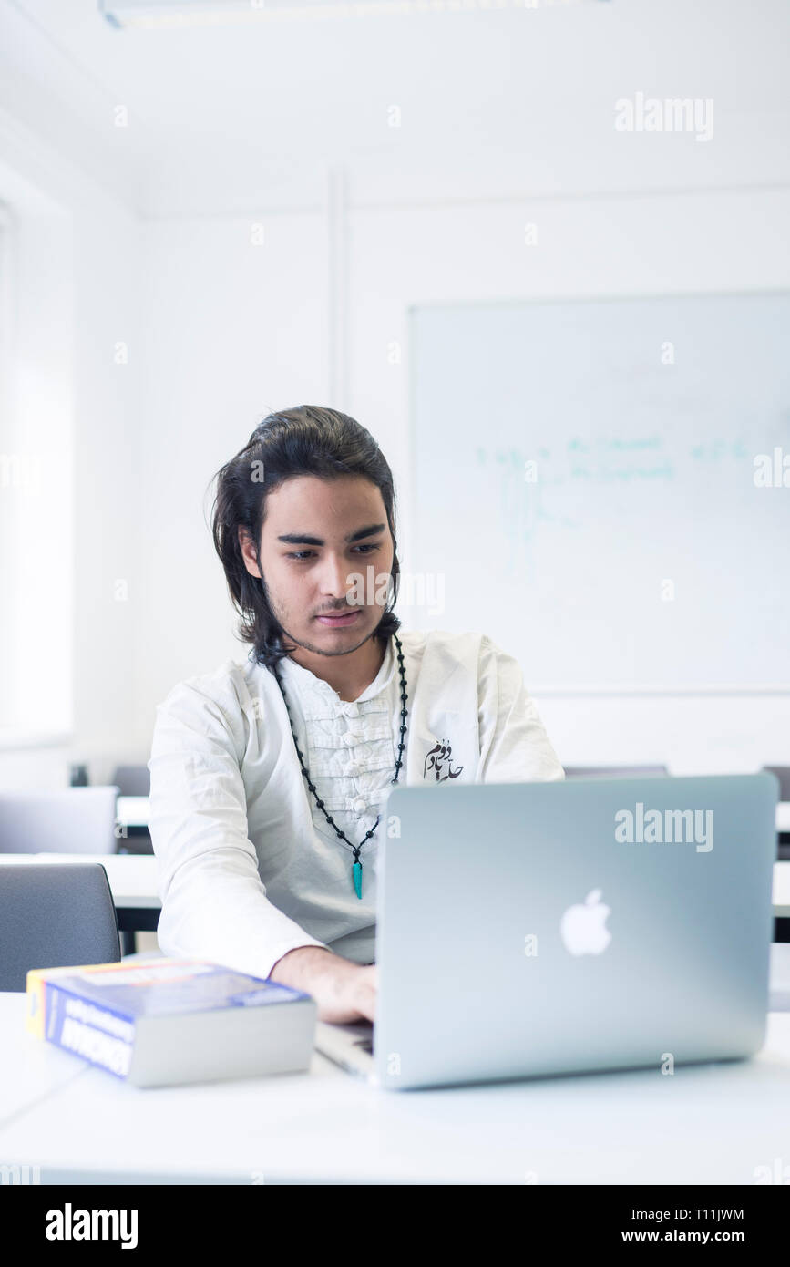 Arabic classroom hi-res stock photography and images - Alamy