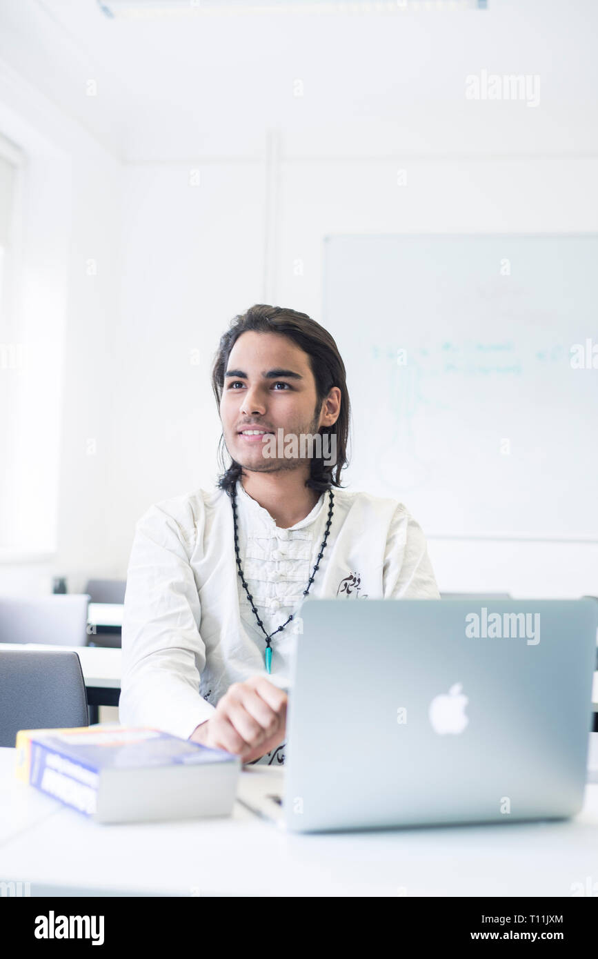 Arabic college students in classroom hi-res stock photography and ...