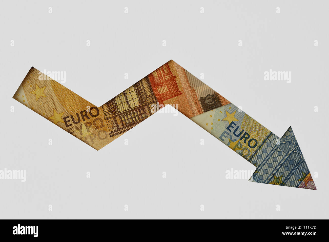 Downward trend arrow hi-res stock photography and images - Alamy