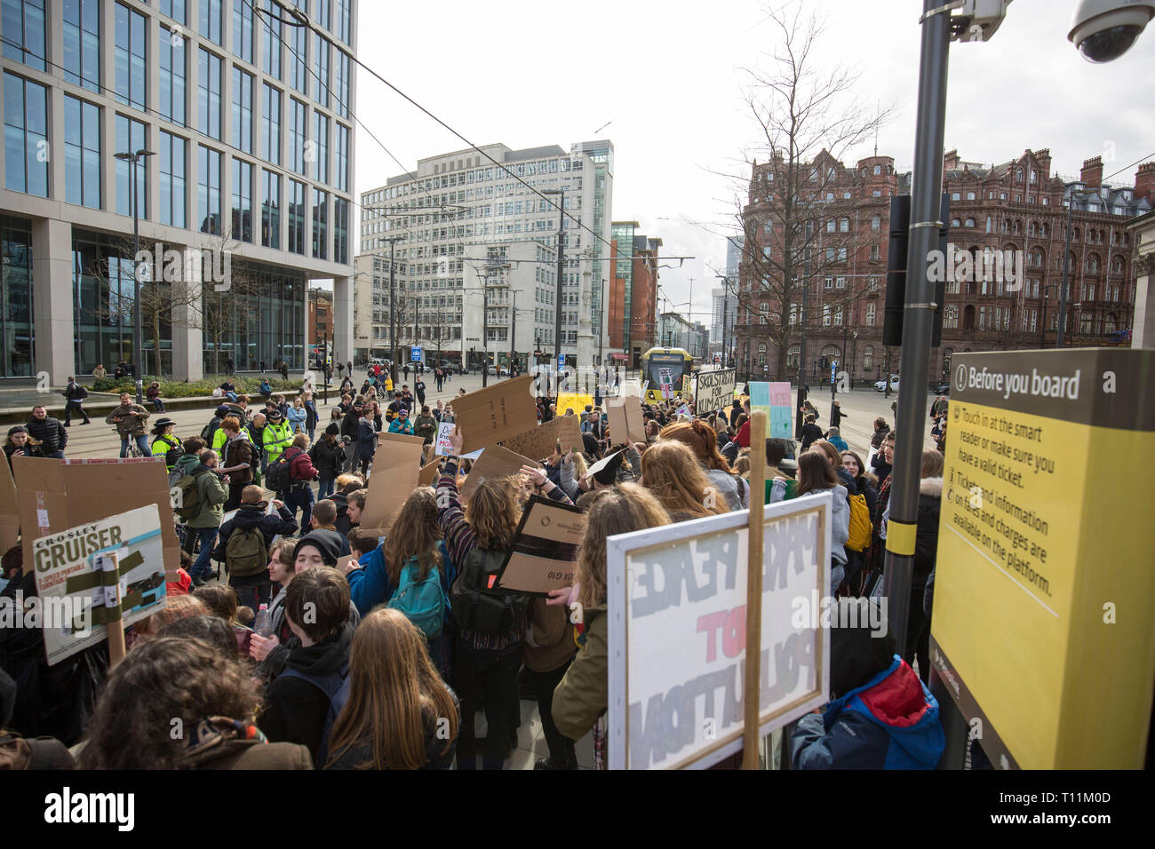 Picture by Chris Bull 15/3/19 Youth Strike 4 Climate protest in ...
