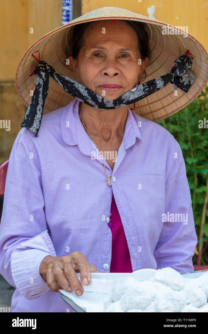 Vietnamese traditional paper hi-res stock photography and images - Alamy