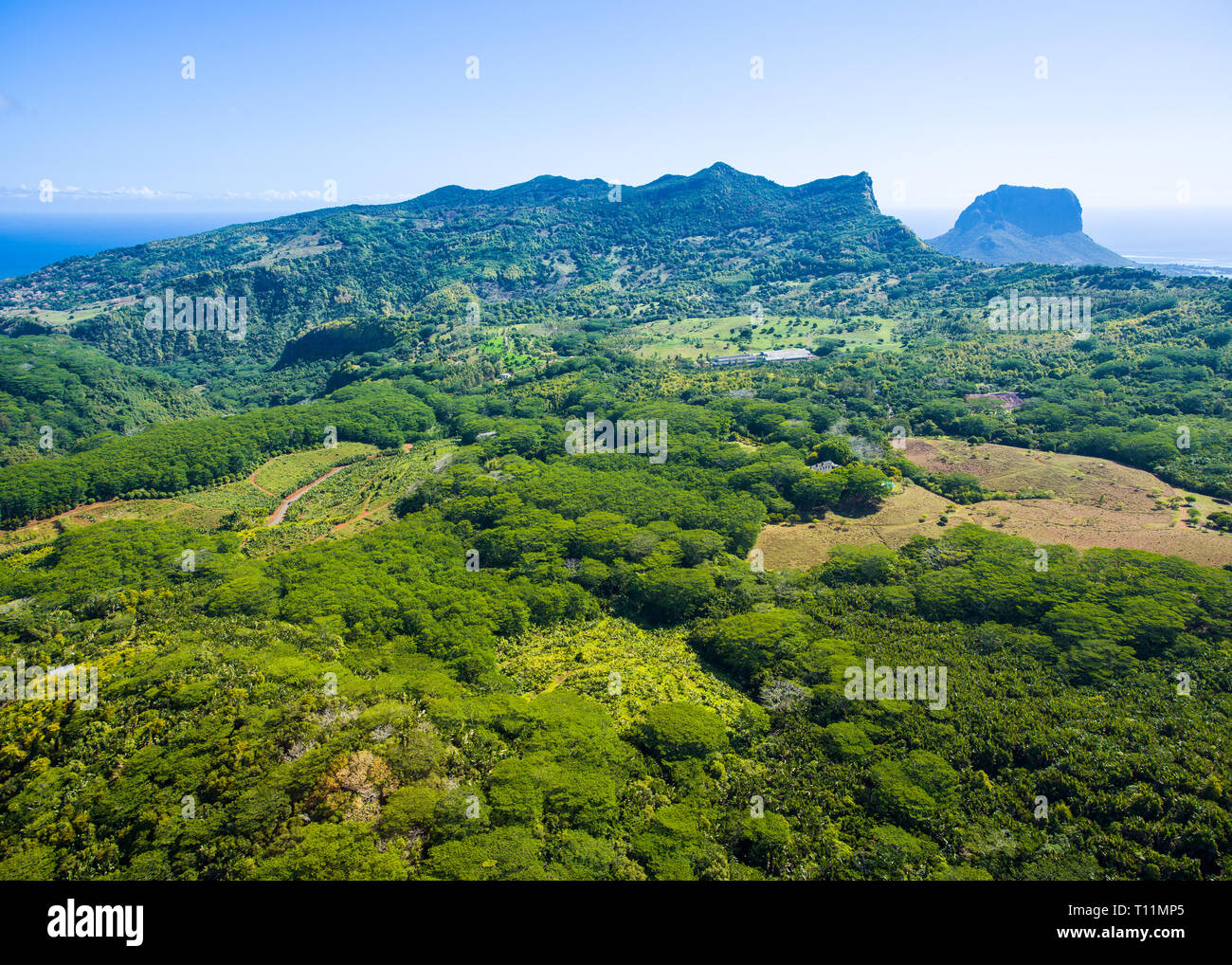 Aerial view of Mauritius island panorama and beautiful blue lagoon ...