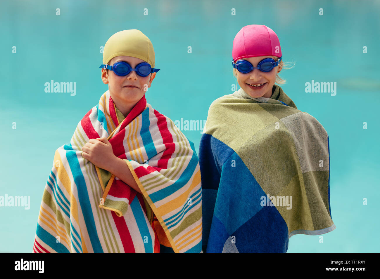 Standing in swimming pool hi-res stock photography and images - Alamy