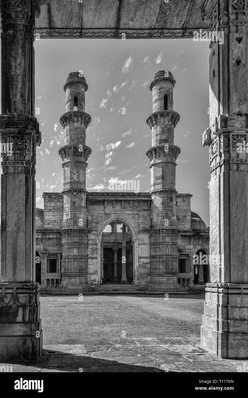Arch pillars architecture Black and White Stock Photos & Images - Alamy