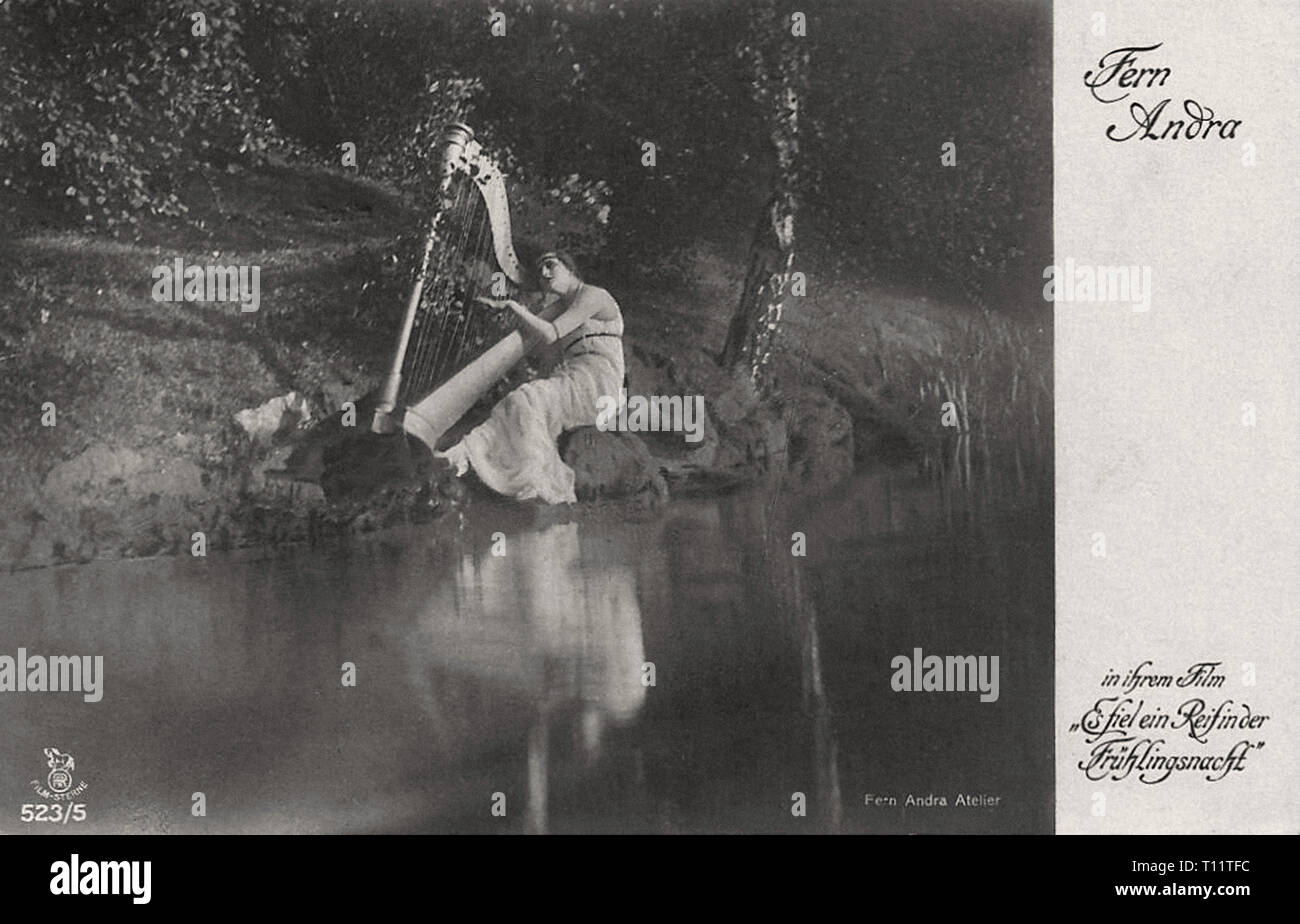 Promotional photography of Fern Andra in Es Fiel Ein Reif in Der ...