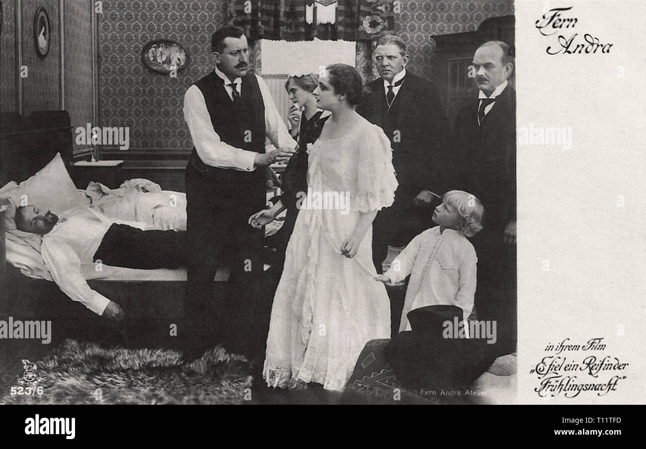 Promotional photography of Fern Andra in Es Fiel Ein Reif in Der ...