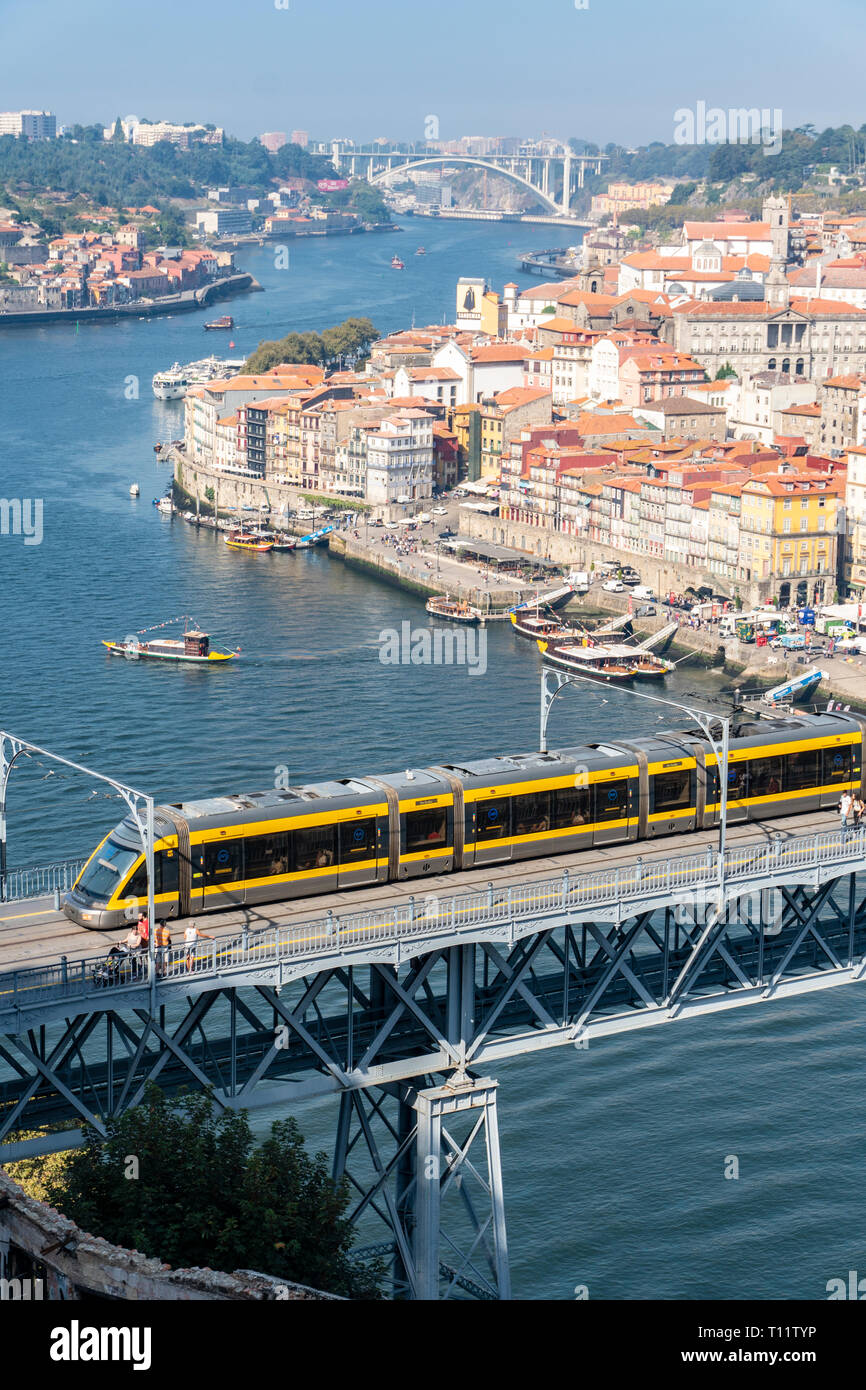 Train porto douro hi-res stock photography and images - Alamy