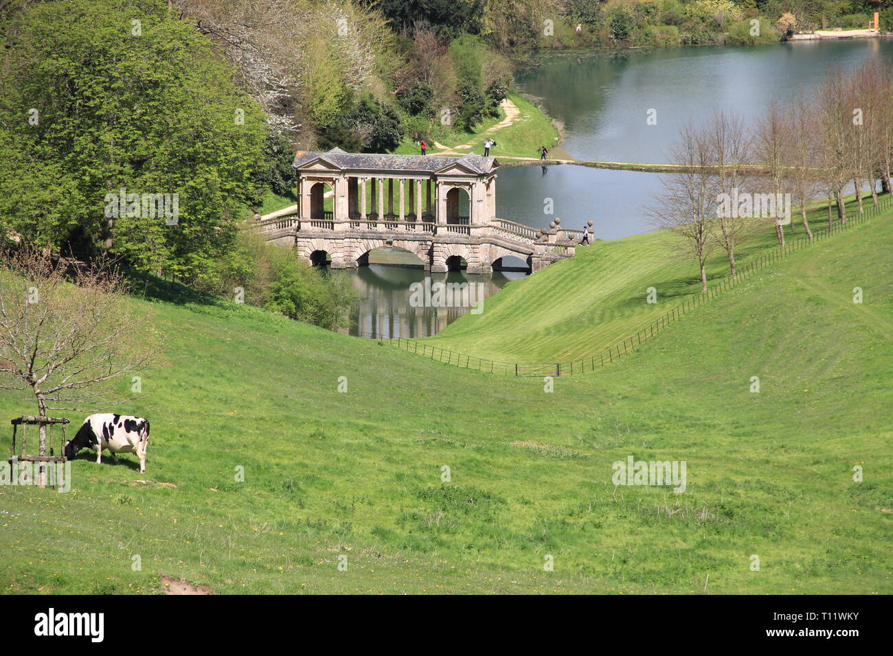 Capability brown garden lake bridge hi-res stock photography and images ...