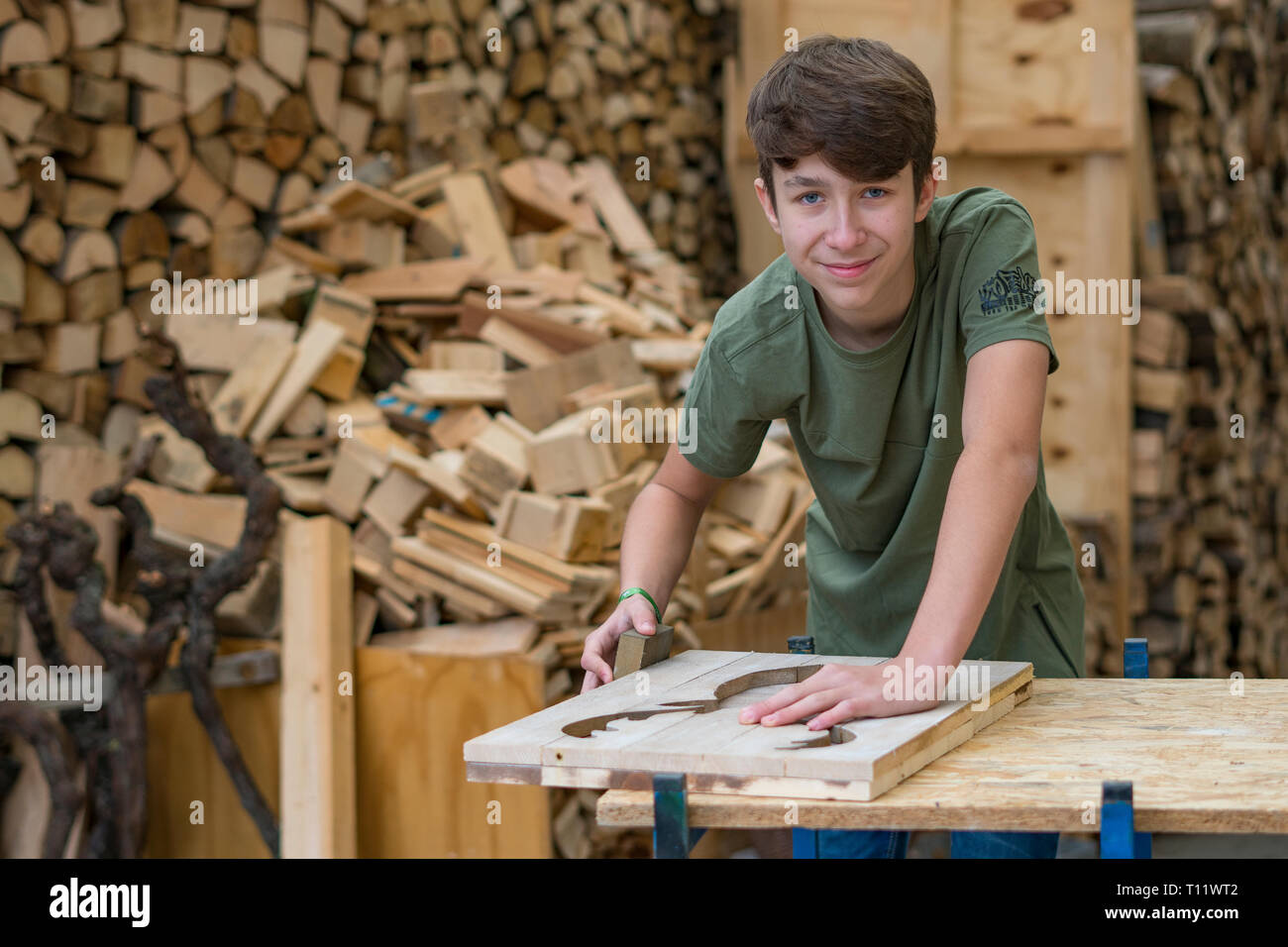 Woodman working hi-res stock photography and images - Alamy