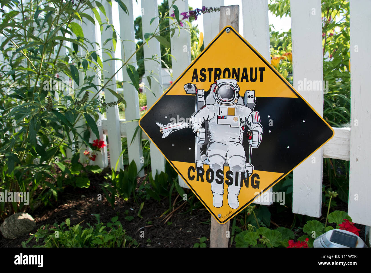 Astronaut crossing sign at the boyhood home of Apollo 11 astronaut Neil ...