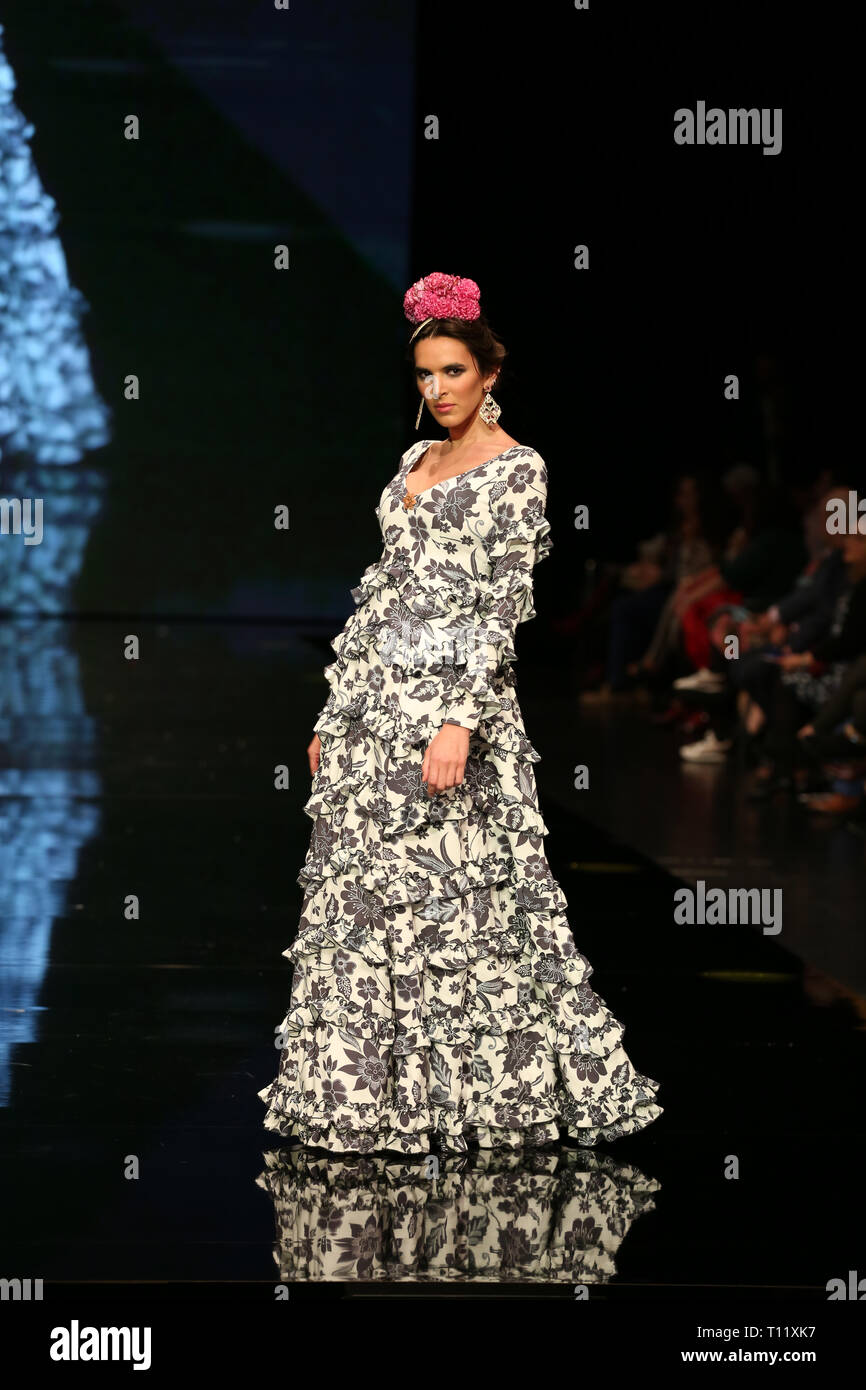 Model on the catwalk Stock Photo - Alamy