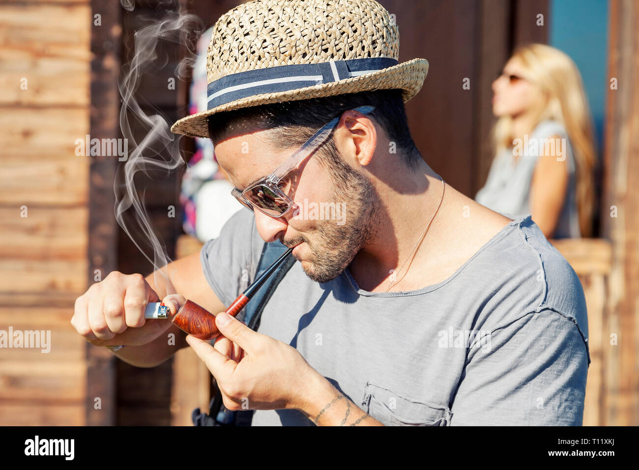 Girls and boys smoking hi-res stock photography and images - Alamy