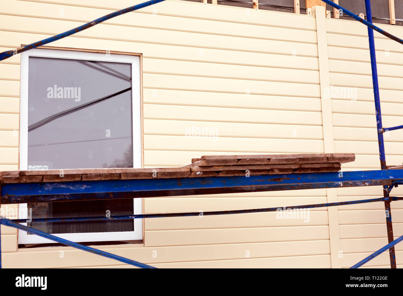 Scaffolding around facade hi-res stock photography and images - Alamy