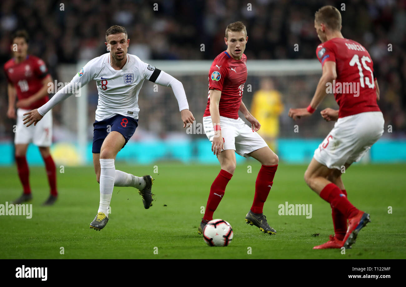 England's Jordan Henderson (left) and Czech Republic's Jakub Jankto ...