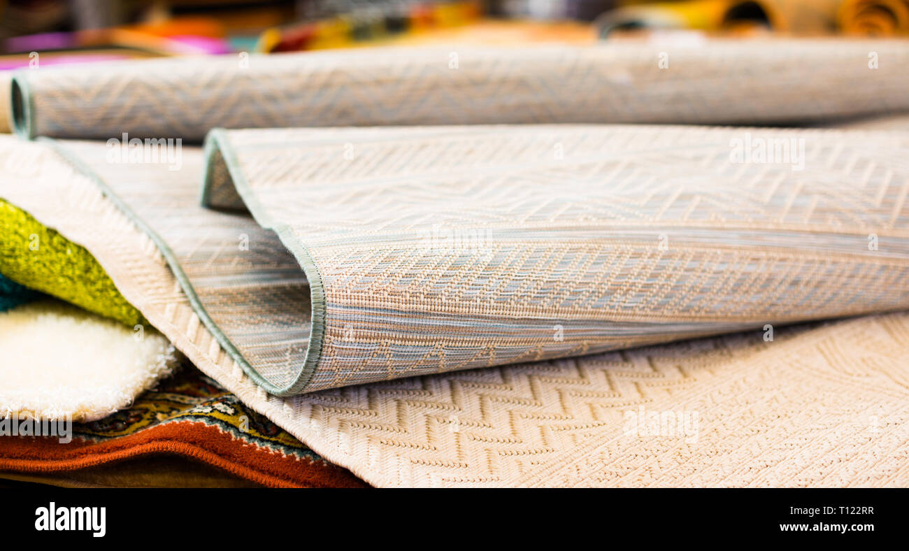 diversity of straw carpets in the store for home decor Stock Photo - Alamy