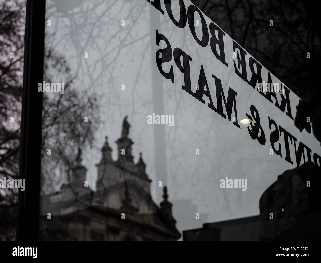 London Shop Window Stock Photo - Alamy
